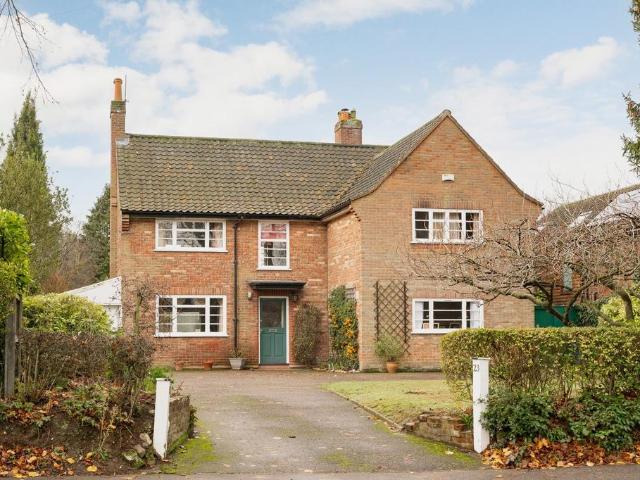 6 bedroom detached house for sale