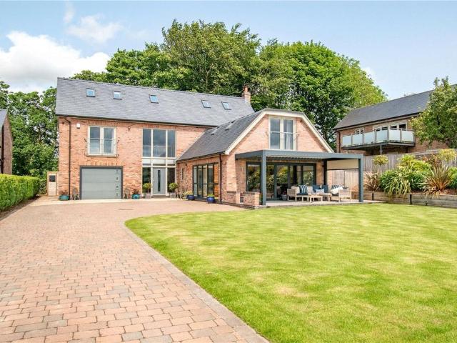 6 bedroom detached house for sale