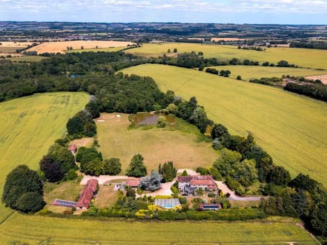 6 bedroom detached house for sale