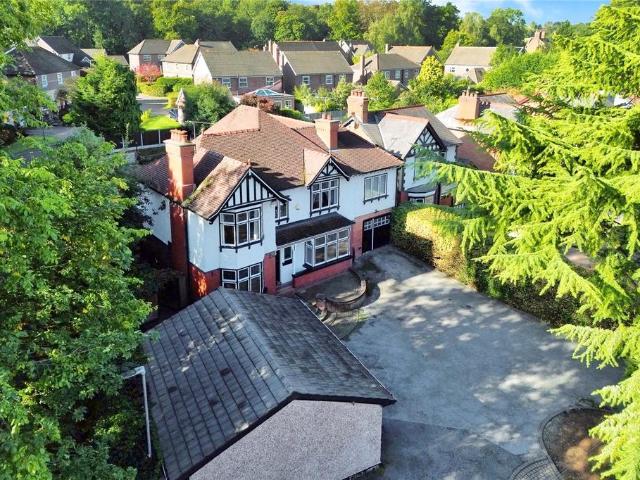 6 bedroom detached house for sale