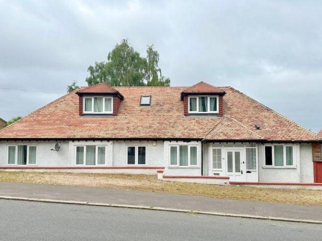 6 bedroom detached house for sale