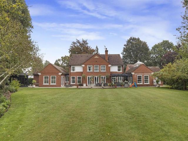 6 bedroom detached house for sale