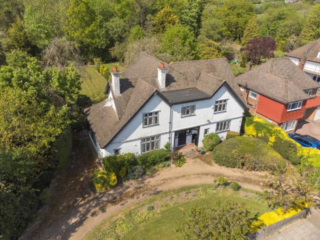 6 bedroom detached house for sale