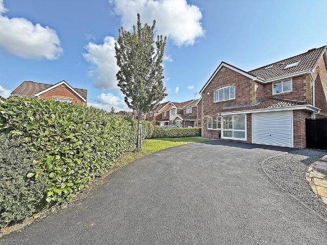 6 bedroom detached house for sale