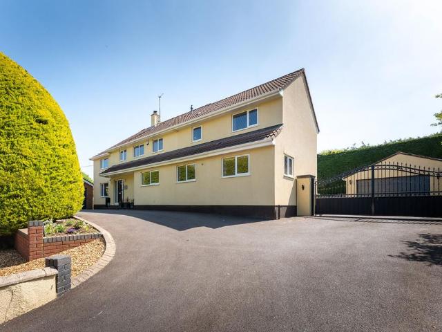 6 bedroom detached house for sale