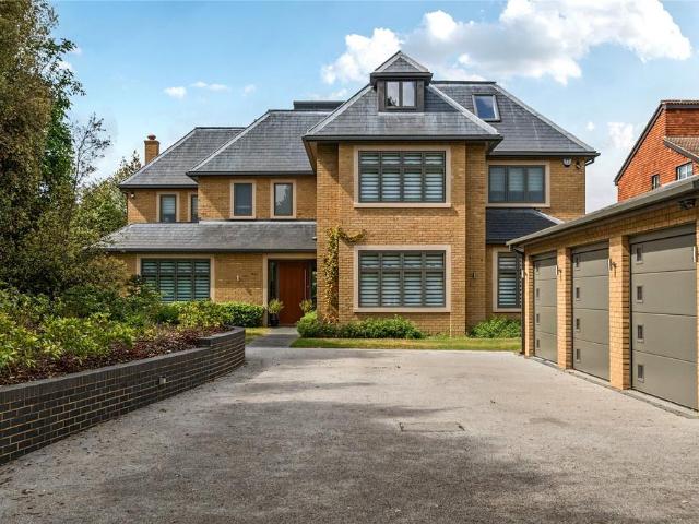 6 bedroom detached house for sale