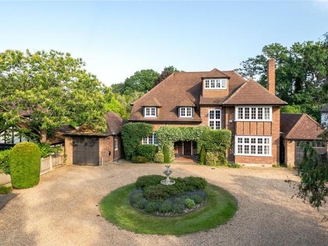 6 bedroom detached house for sale