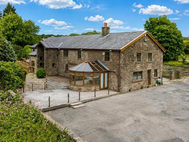 6 bedroom detached house for sale