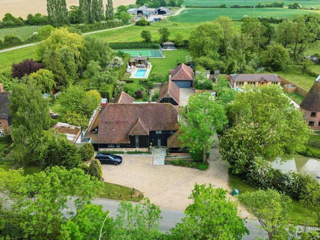 6 bedroom detached house for sale