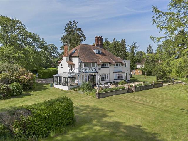 6 bedroom detached house for sale