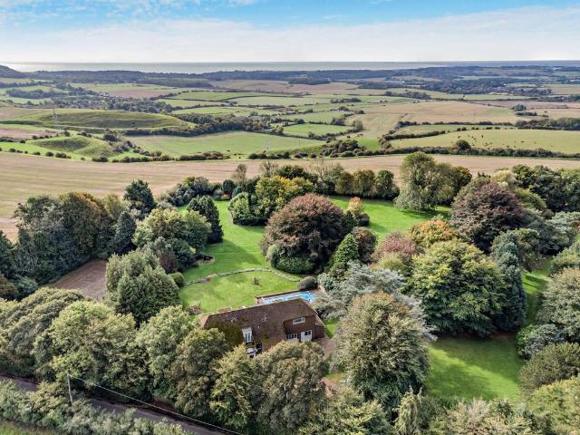 6 bedroom detached house for sale