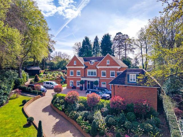 6 bedroom detached house for sale