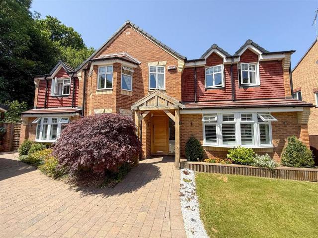 6 bedroom detached house for sale