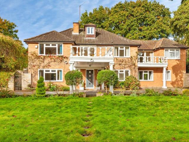 6 bedroom detached house for sale