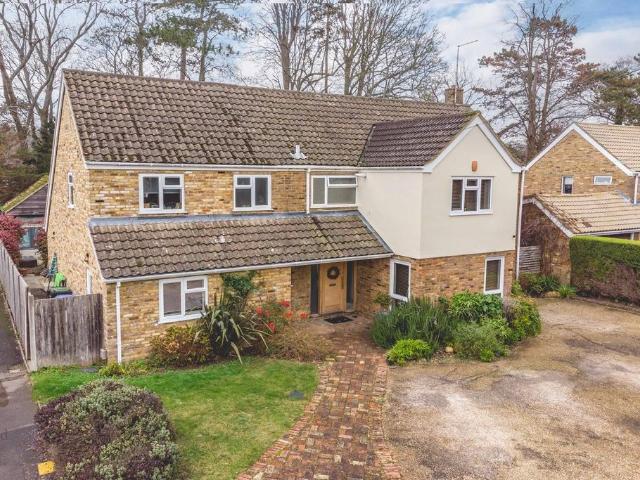 6 bedroom detached house for sale