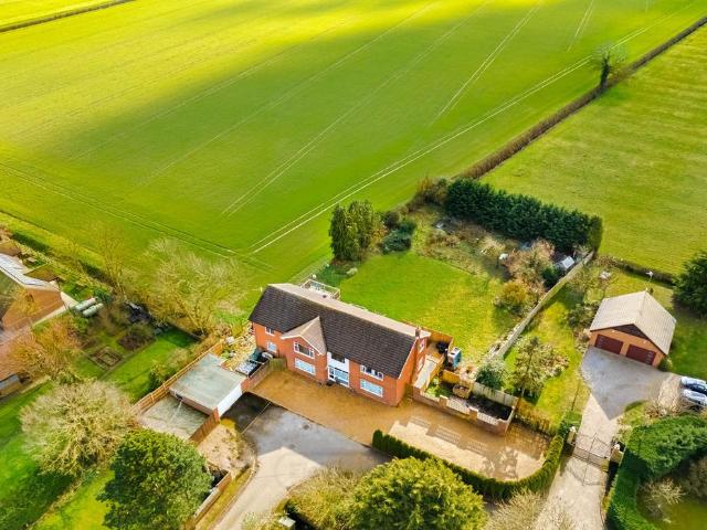 6 bedroom detached house for sale