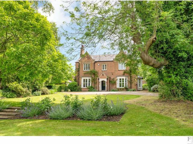 6 bedroom detached house for sale