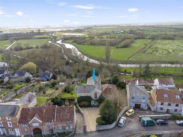 6 bedroom detached house for sale