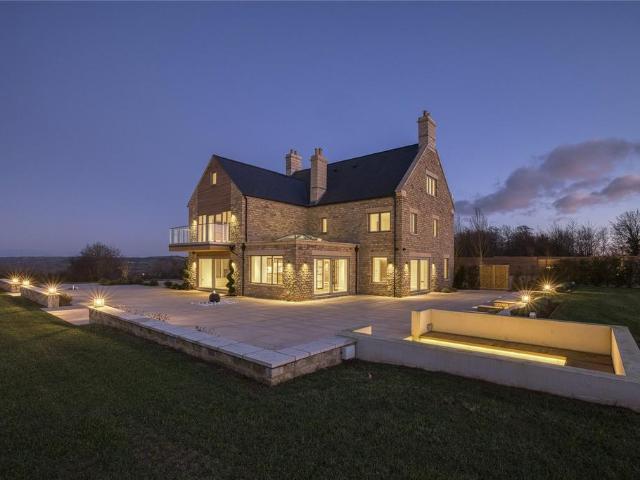 6 bedroom detached house for sale