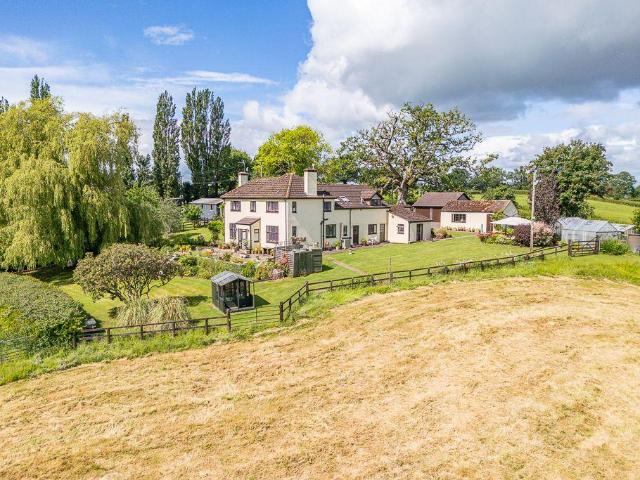 6 bedroom detached house for sale