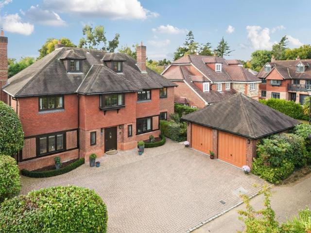 6 bedroom detached house for sale