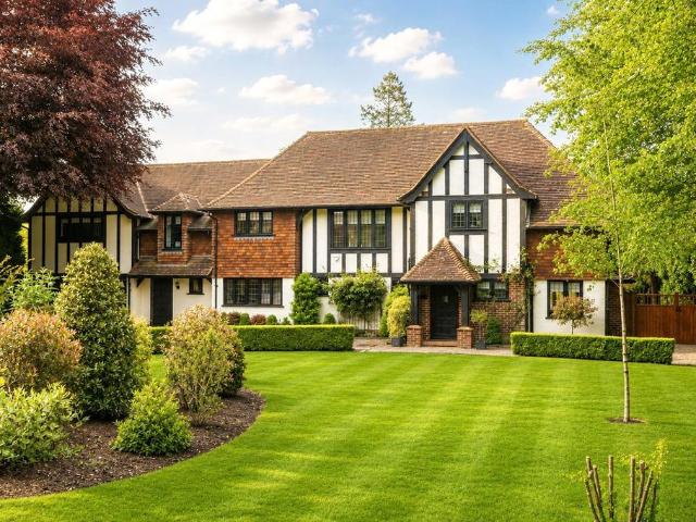 6 bedroom detached house for sale