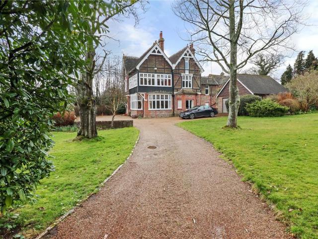 6 bedroom detached house for sale
