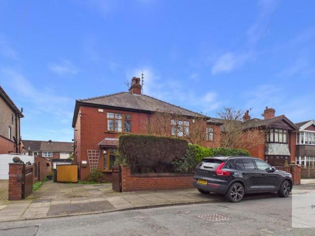 6 bedroom detached house for sale
