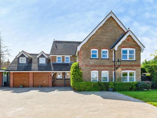 6 bedroom detached house for sale