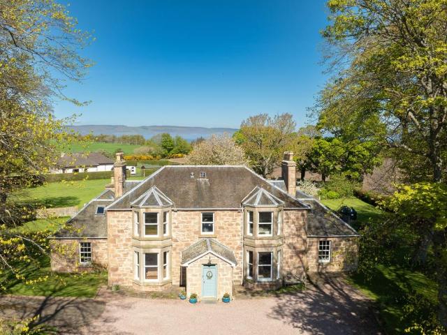 6 bedroom detached house for sale