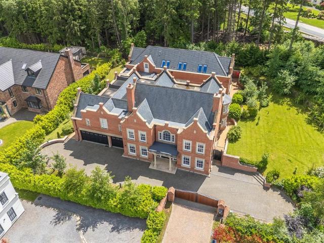 6 bedroom detached house for sale