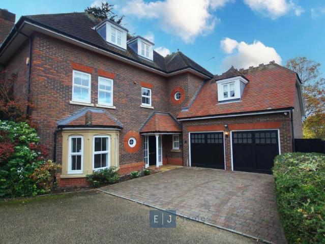 6 bedroom detached house for sale