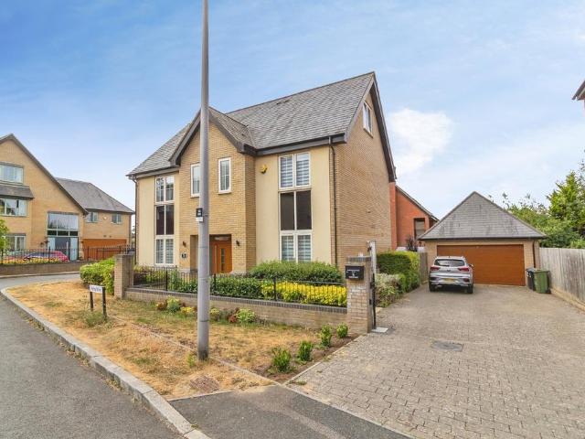 6 bedroom detached house for sale