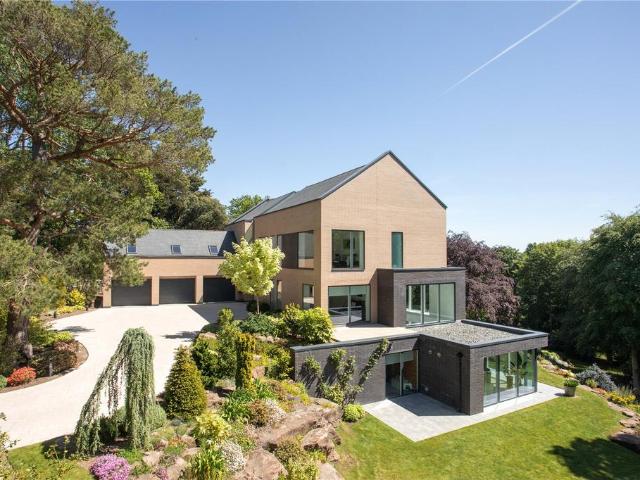 6 bedroom detached house for sale