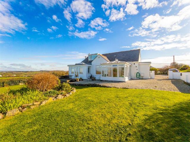 6 bedroom detached house for sale