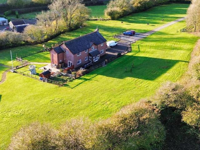 6 bedroom detached house for sale