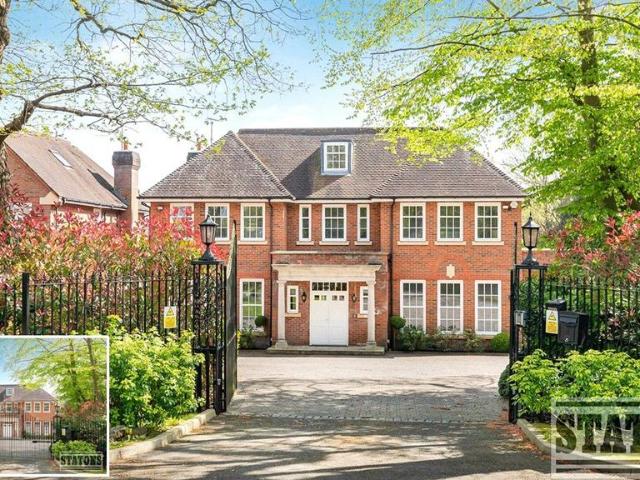 6 bedroom detached house for sale