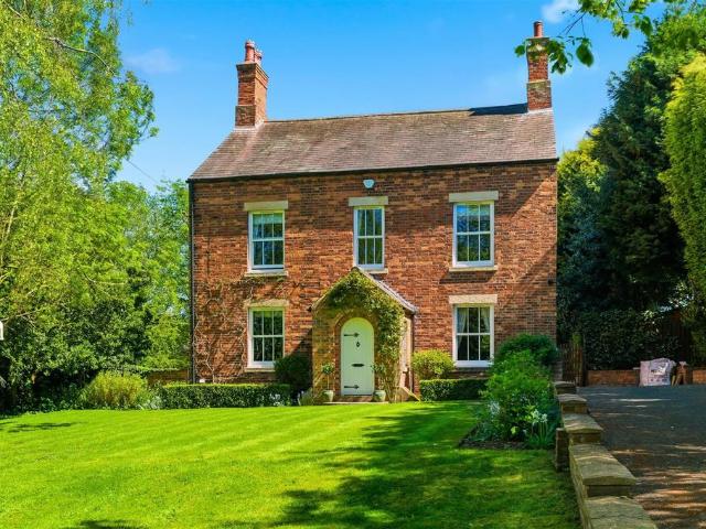 6 bedroom detached house for sale