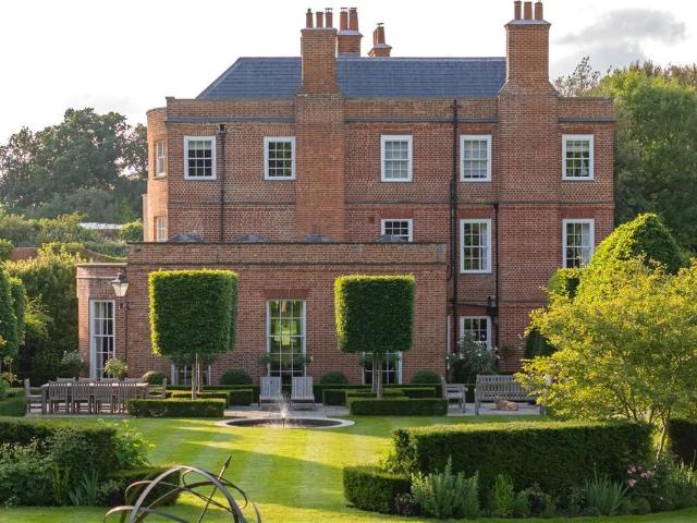 6 bedroom house for sale