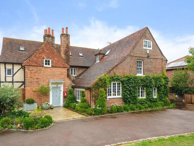 6 bedroom detached house for sale