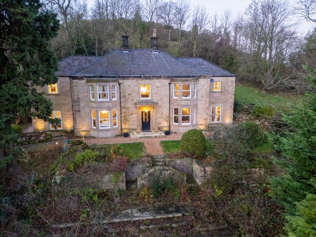 6 bedroom detached house for sale