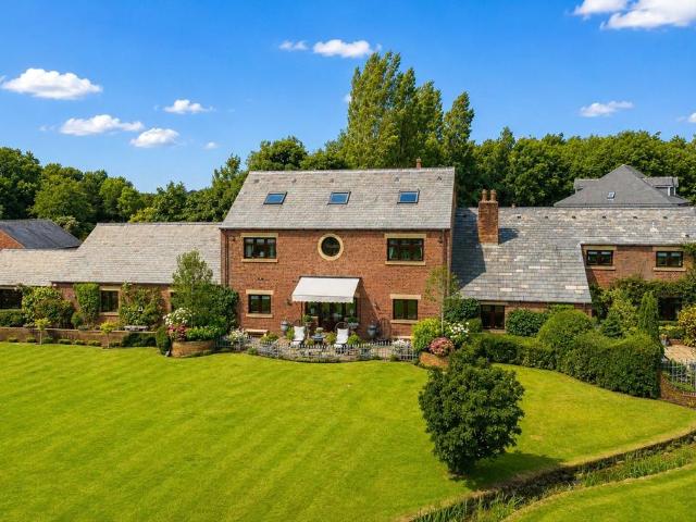 6 bedroom detached house for sale
