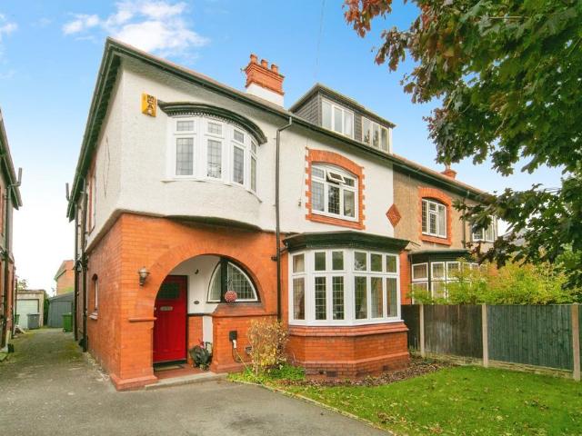 6 bedroom detached house for sale