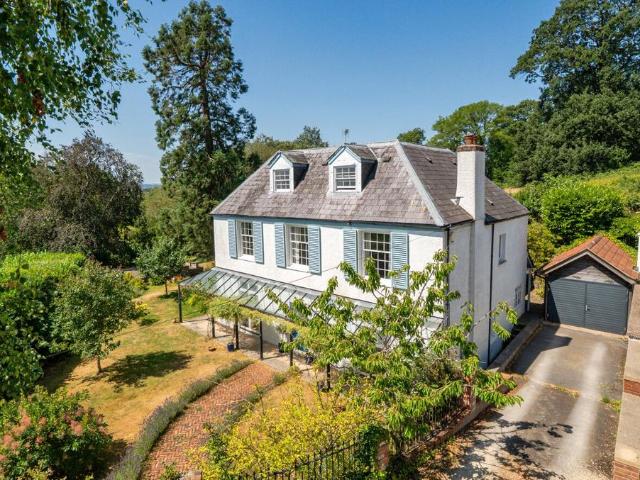 6 bedroom detached house for sale