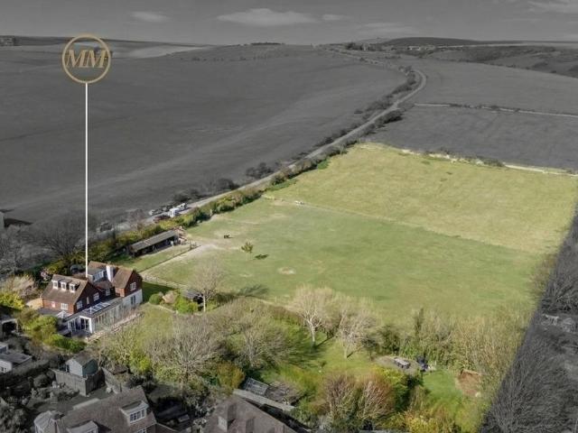 6 bedroom detached house for sale