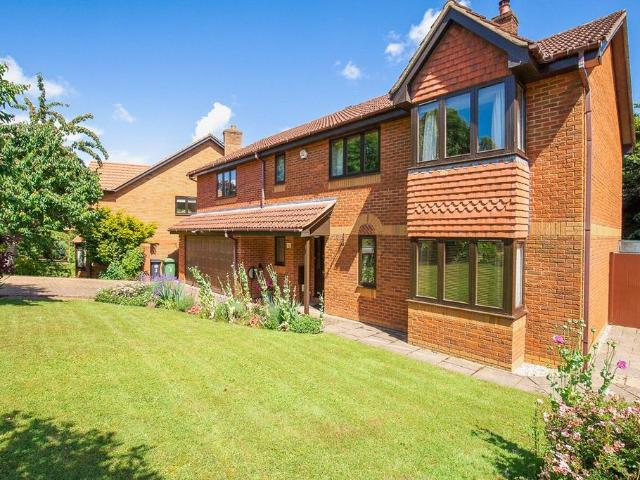 6 bedroom detached house for sale