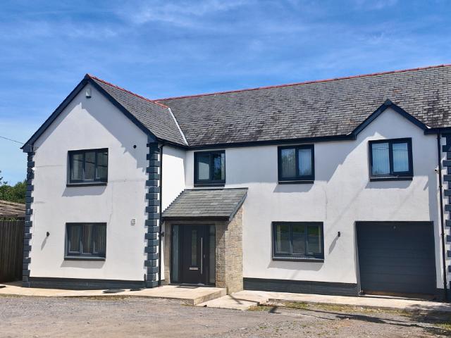 6 bedroom detached house for sale