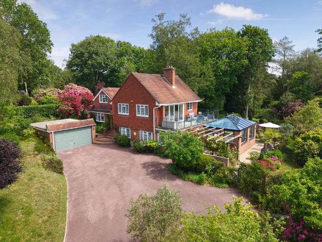 6 bedroom detached house for sale