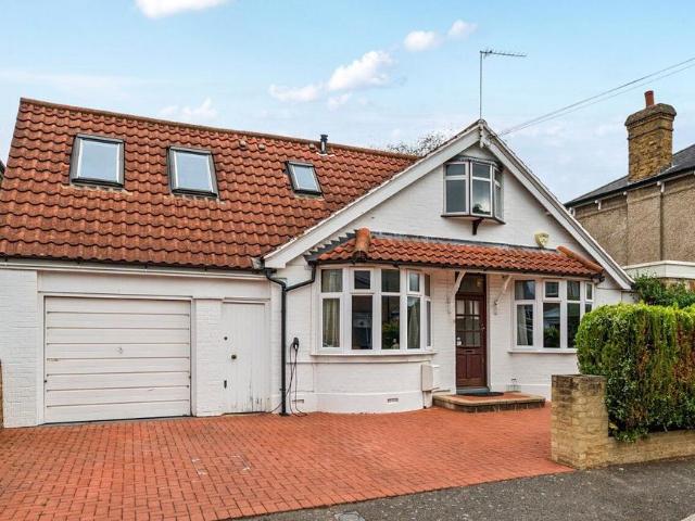 6 bedroom detached house for sale