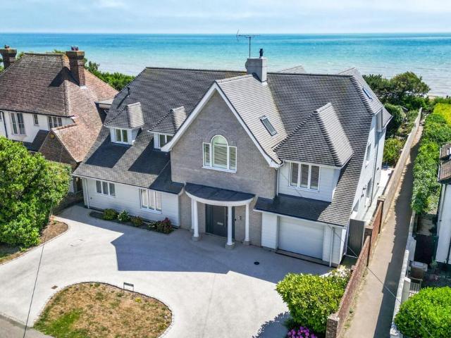 6 bedroom detached house for sale